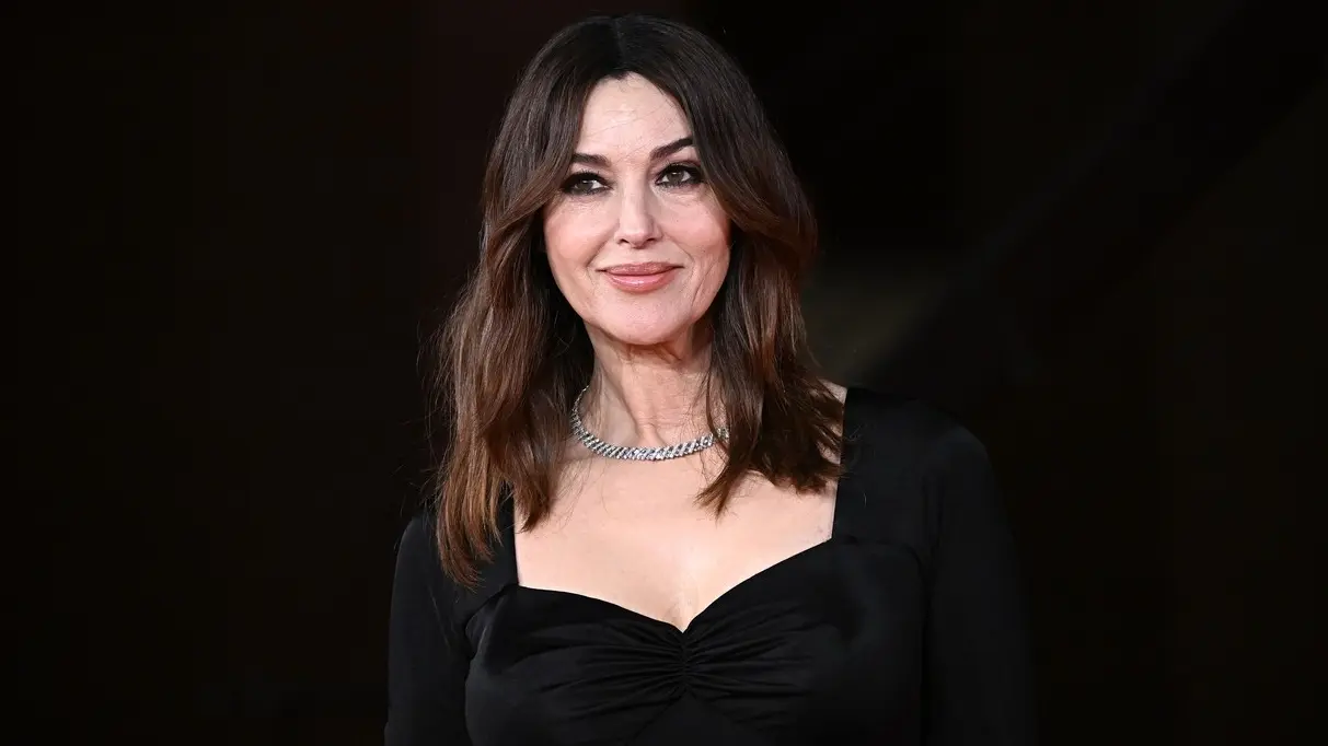 Monika Beluči se ne obazire na modne kritičare: U svojoj omiljenoj boji ...