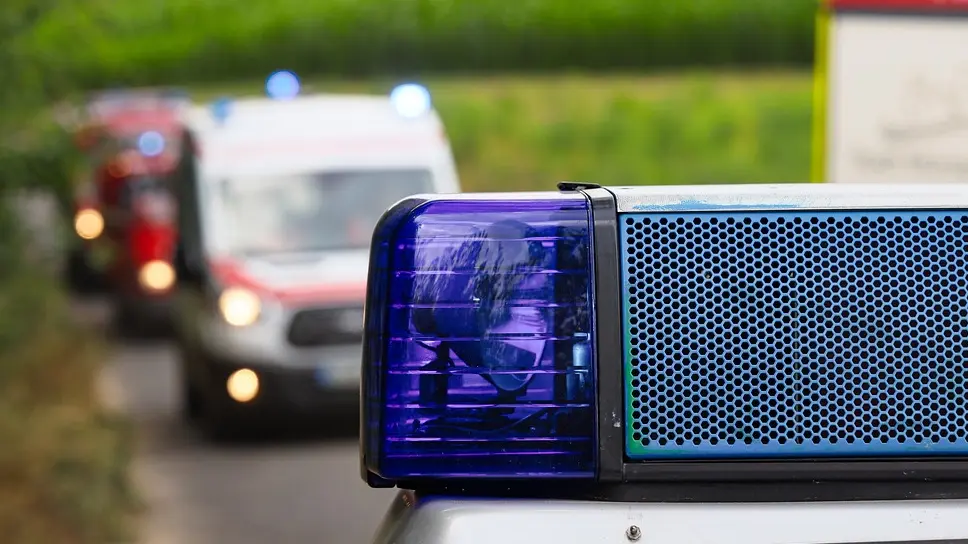 Teška nesreća kod Velike Plane: Voz naleteo na automobil, vozač nastradao na licu mesta