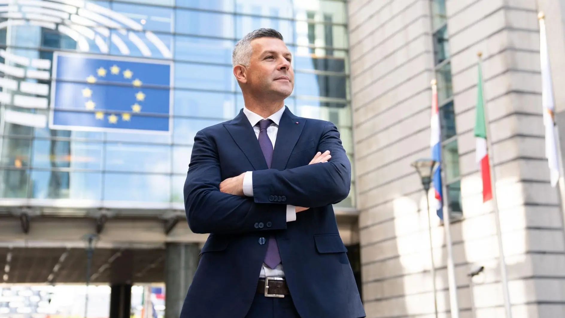 Nemec u izveštaju traži viznu liberalizaciju za Srbe sa KiM