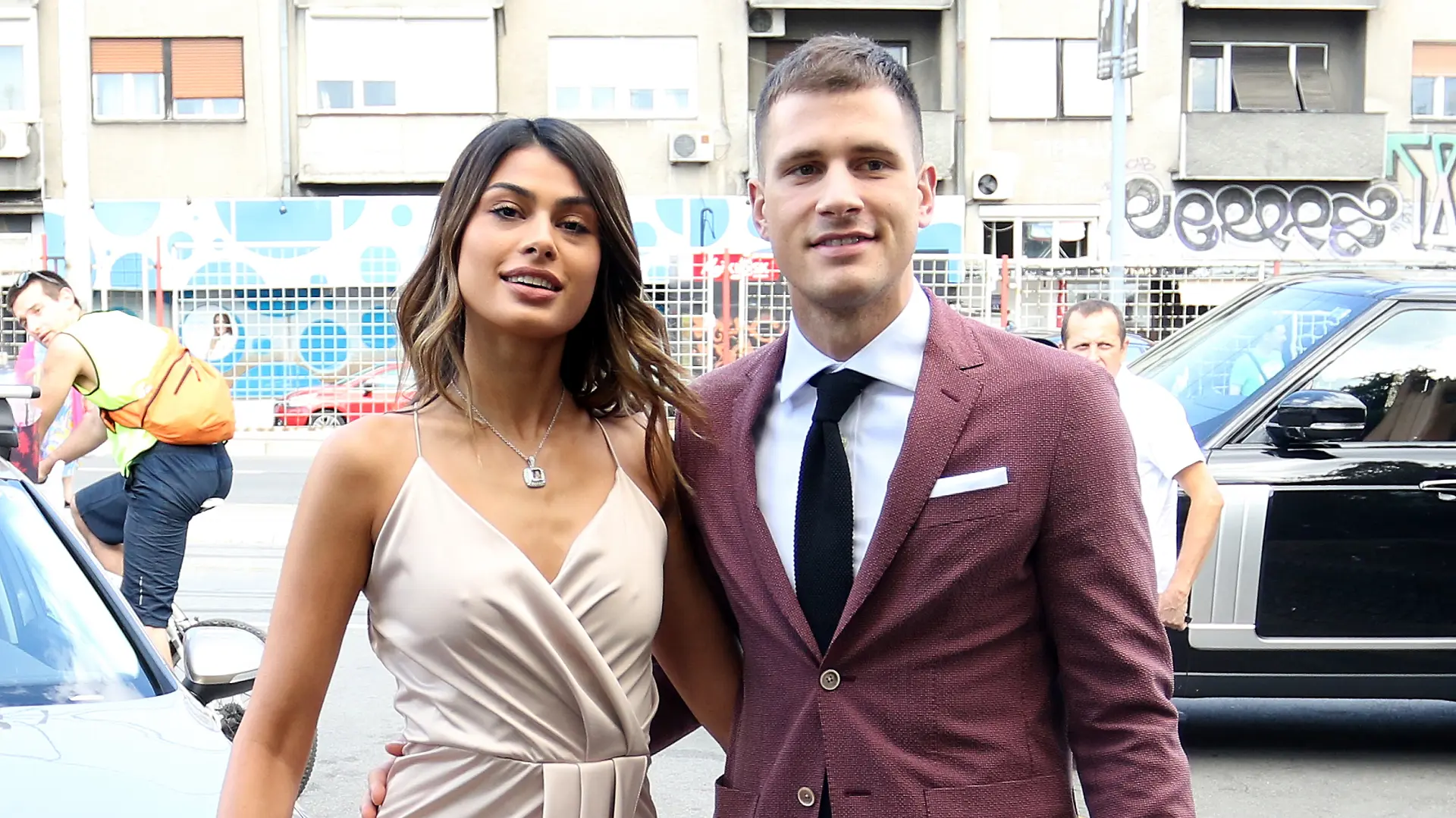 Nedovićeva supruga pokazala trudnički stomak: Mina blista u drugom stanju