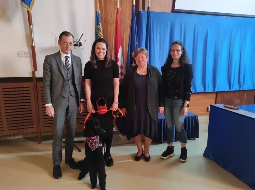 Prvi u Hrvatskoj: KBC Split dobio terapijskog psa