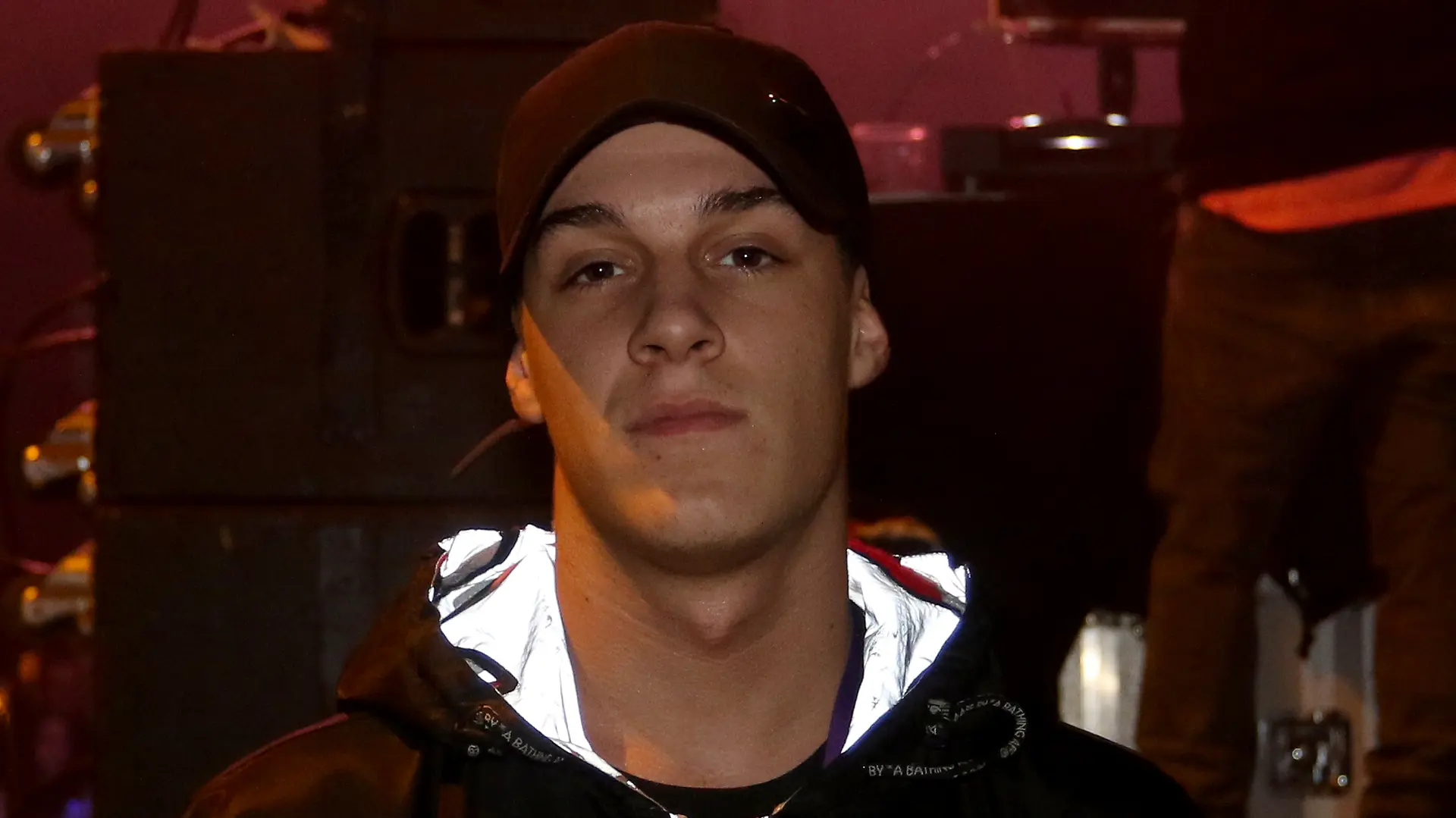 Srpskom reperu povredili glavu: Krvario na nastupu, usledila besna reakcija